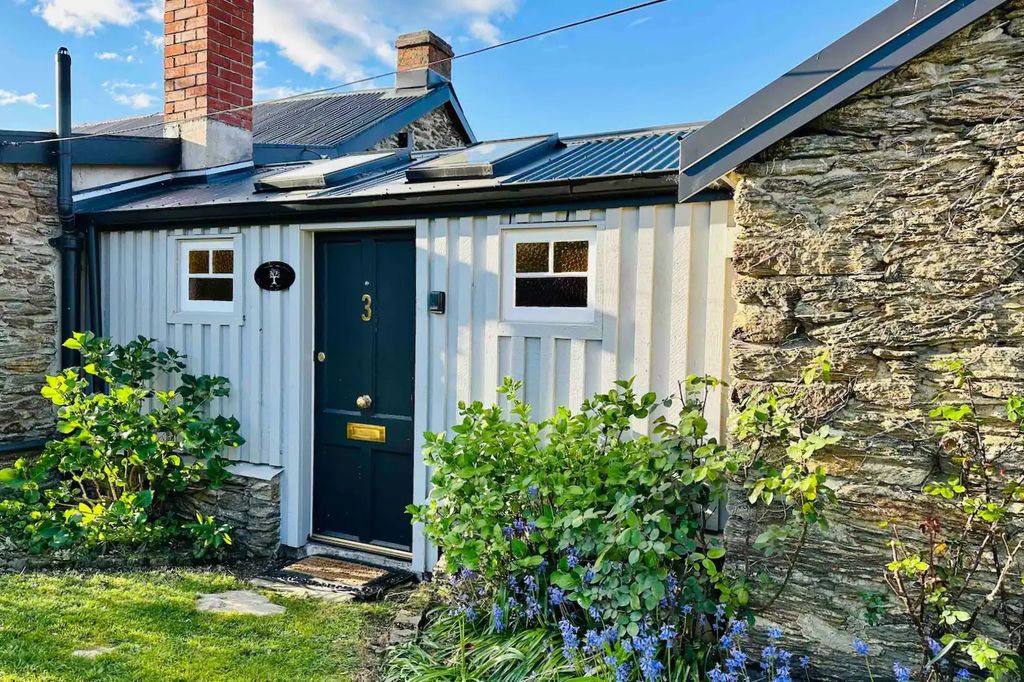 FOR RENT - Fig Tree Cottage - ROXBURGH | 3 Teviot S... – Roomies.co.nz